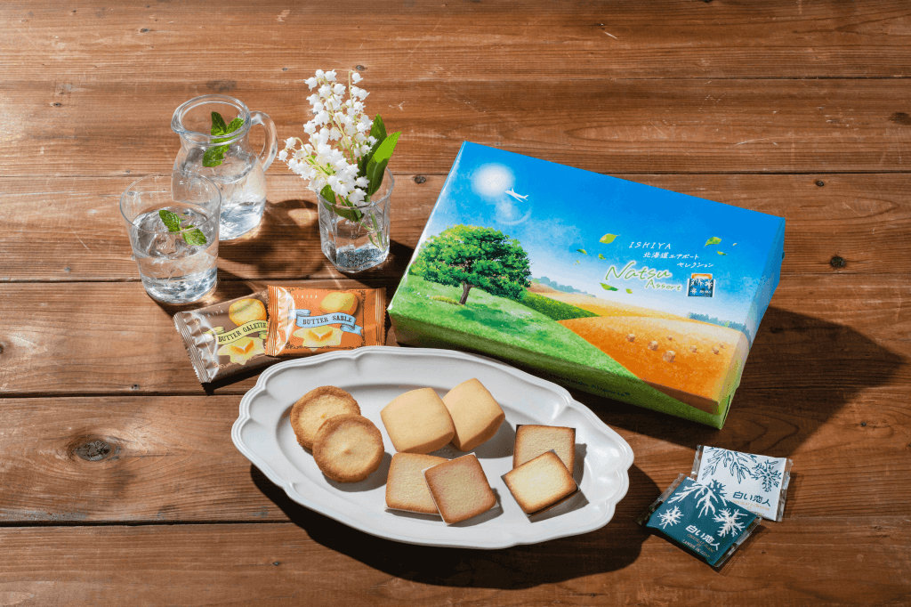 「白い恋人」と北海道エアポートの想いをのせた北海道7空港限定の『ISHIYA(イシヤ) 北海道エアポートセレクション』(2024夏デザイン)が5月13日(月)より発売！ | 札幌リスト